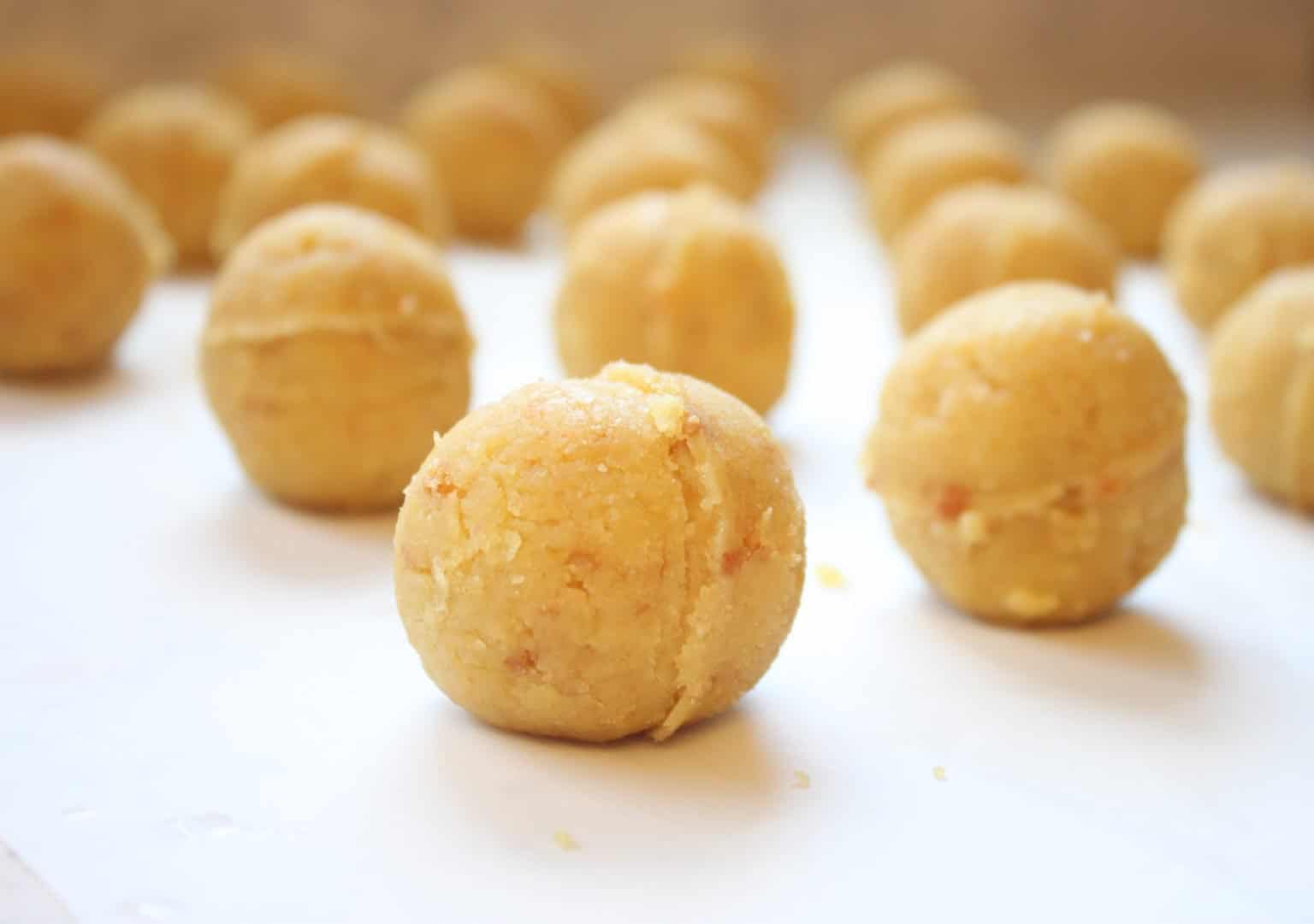 Vanilla Cream Cheese Cake Pops: The Ultimate Sweet Party Treat | Heidi ...