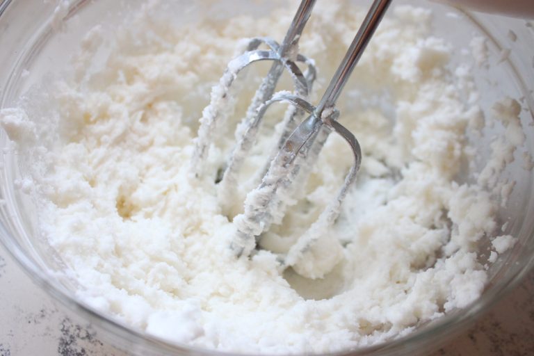 Nana's Molasses Gingersnaps: A Sweet Holiday Treat | Heidi's Bakery